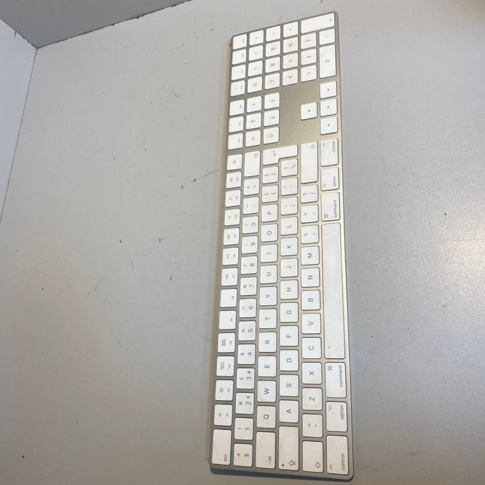 Pre-owned Apple Magic Keyboard: Bluetooth, rechargeable, (A1843)-Silver ...